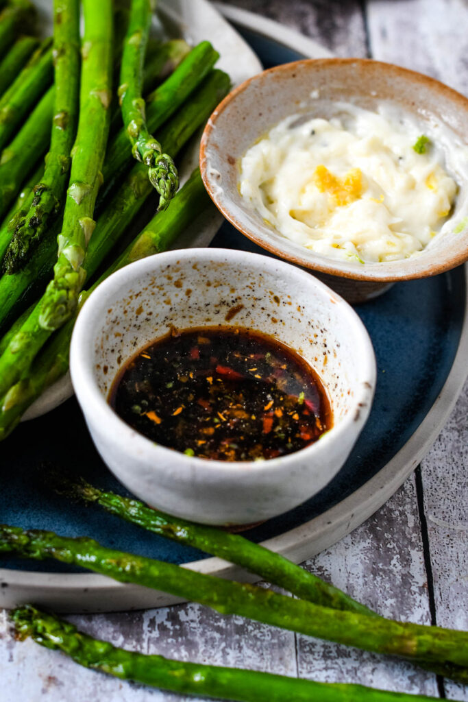 Spring asparagus with tasty dips and so easy to make