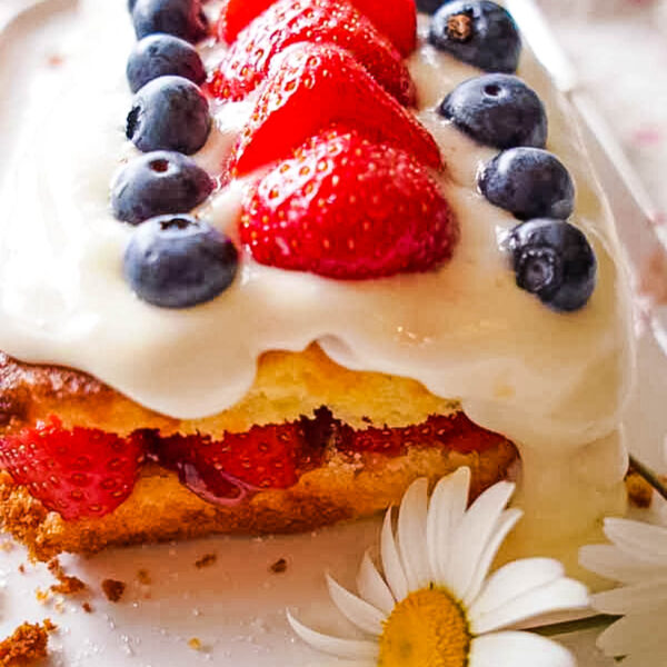 Super Easy Summer Berry Sponge Cake - Larder Love
