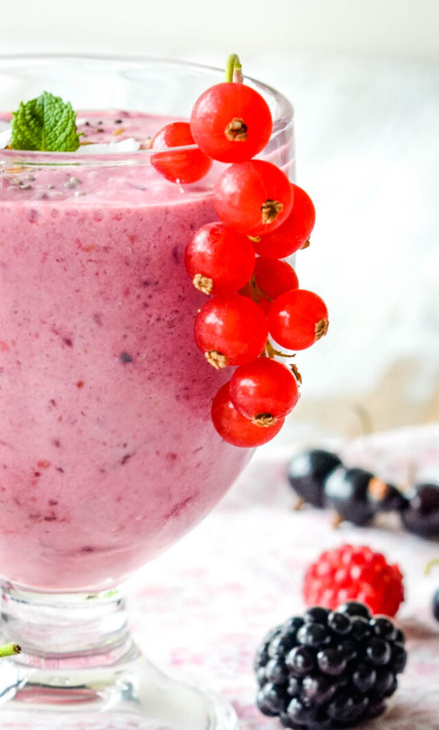Super Healthy Mixed Berry Smoothie - Larder Love