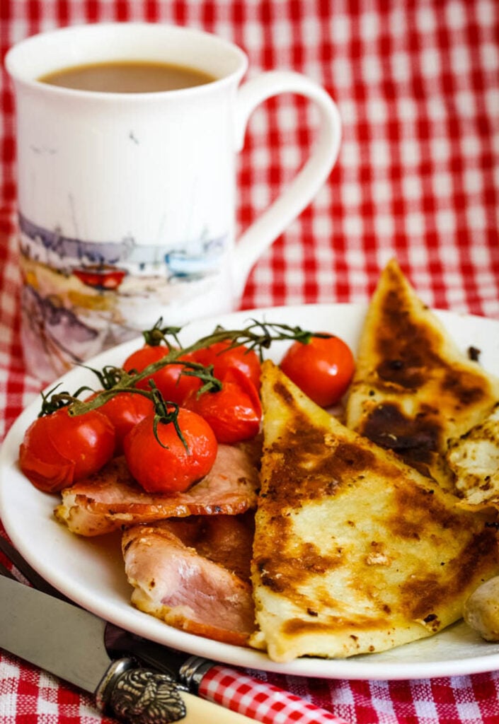 Easy Traditional Scottish Potato Scones/Tattie Scones(+Video!) - Larder ...