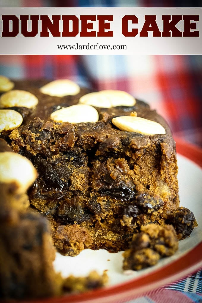 An easy recipe for Dundee Cake, a traditional cake of Scotland
