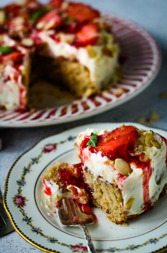 Eton Mess Strawberry Sponge Cake - Larder Love