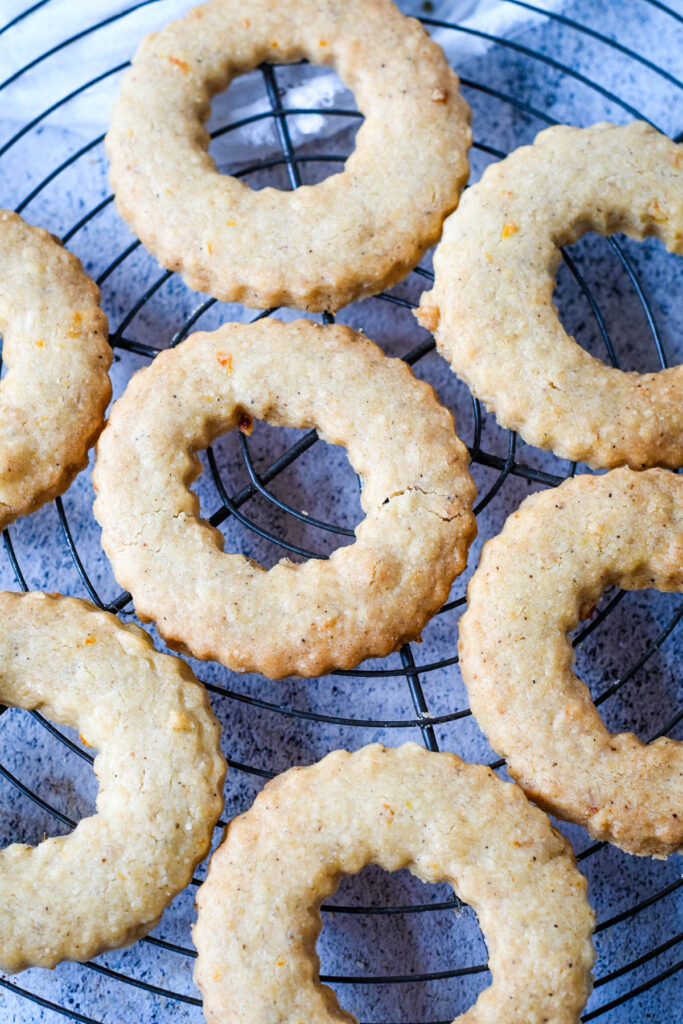 Quick And Easy Christmas Shortbread Cookies - Larder Love