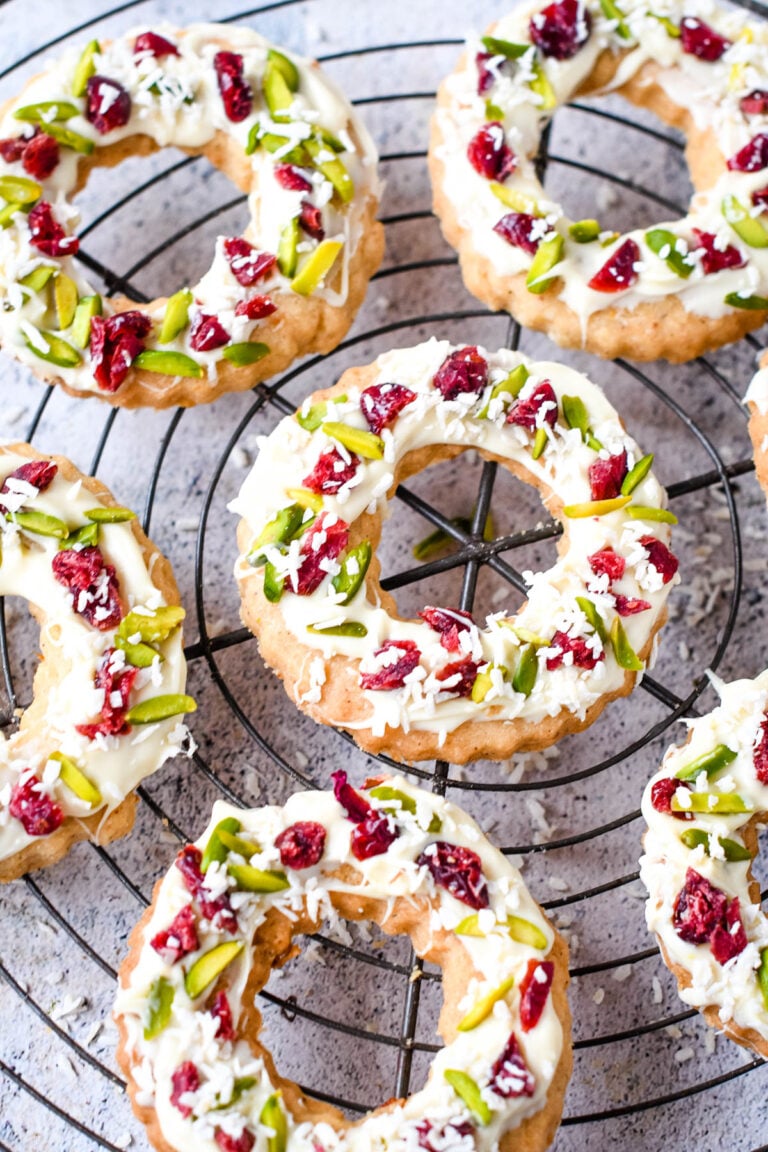 Quick And Easy Christmas Shortbread Cookies - Larder Love