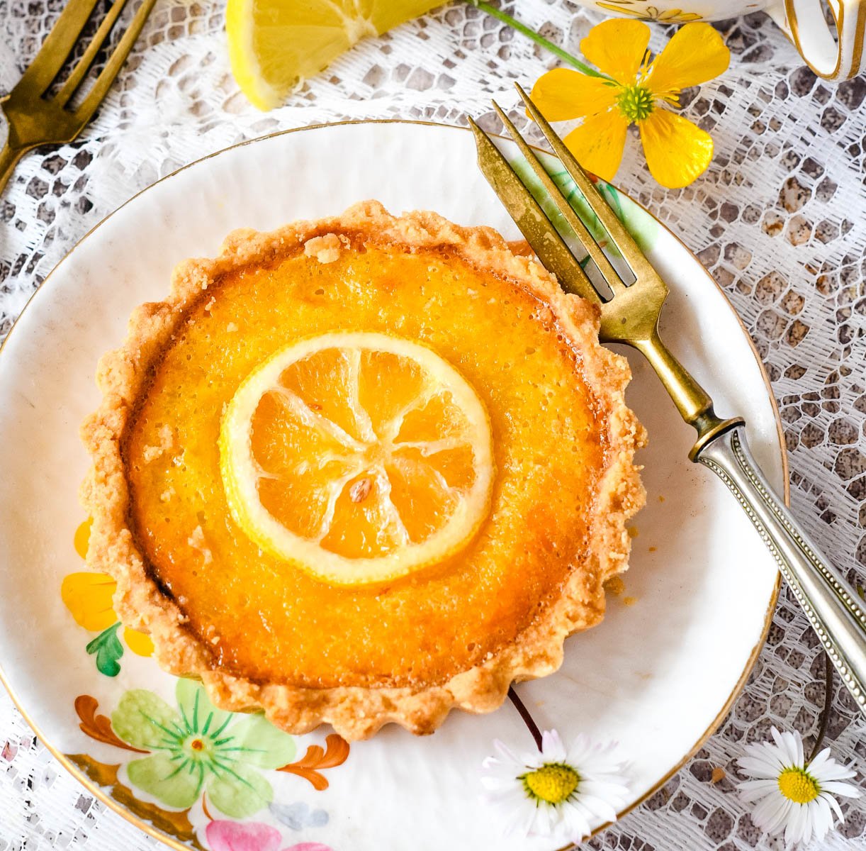 Easy Lemon Tarts (Tarte au citron) - Larder Love